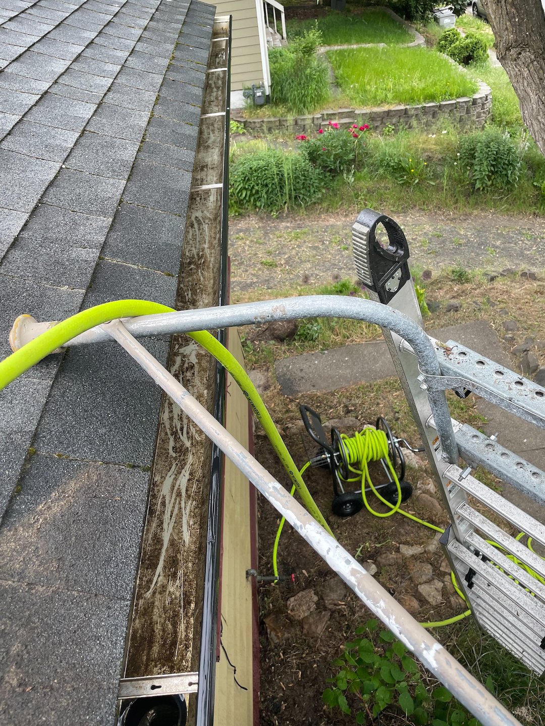 Gutter Clean in Pullman